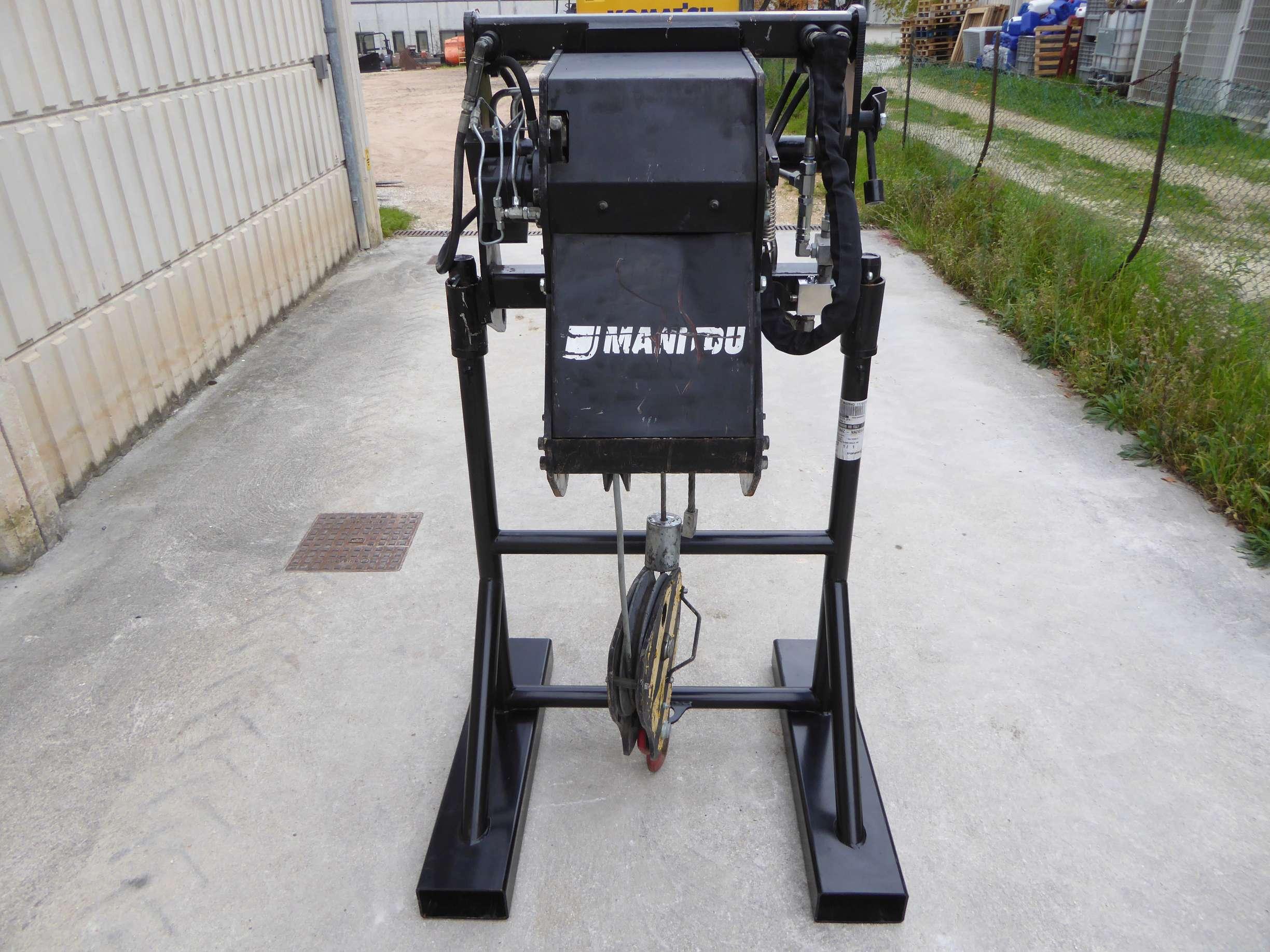 Manitou 5 Ton | Attachments - Hydraulic winch | Piccinini Macchine