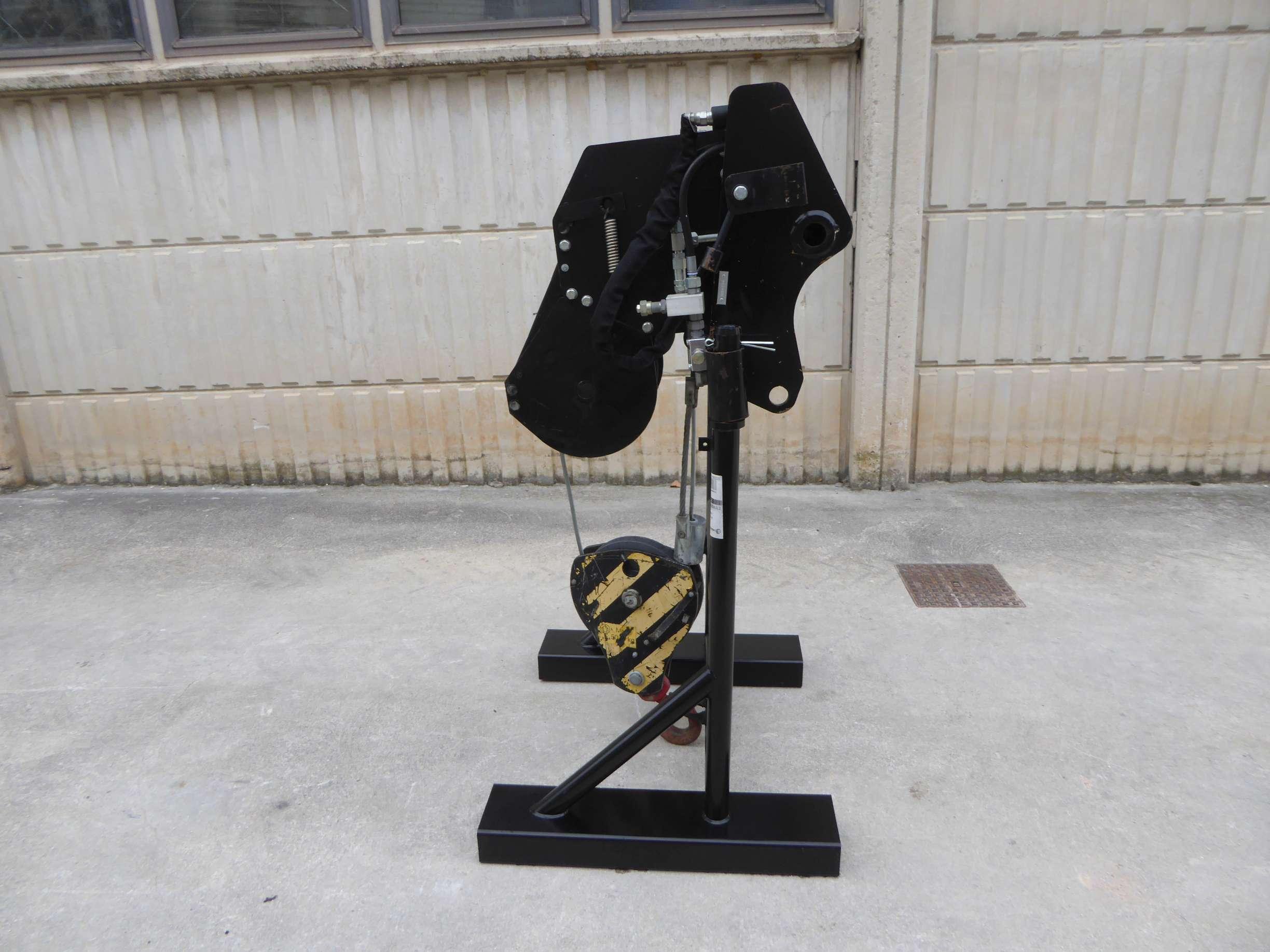 Manitou 5 Ton | Attachments - Hydraulic winch | Piccinini Macchine