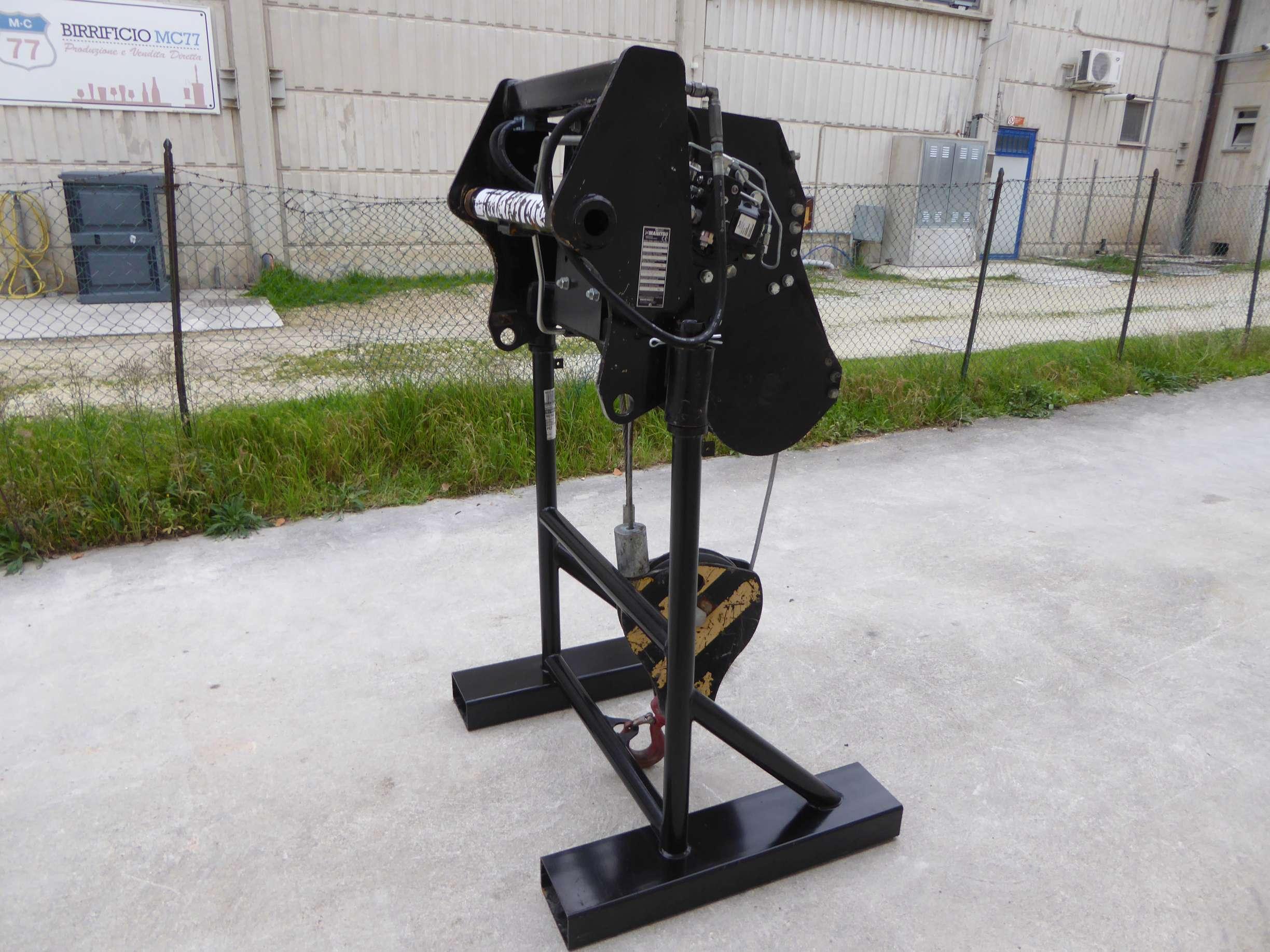 Manitou 5 Ton | Attachments - Hydraulic winch | Piccinini Macchine